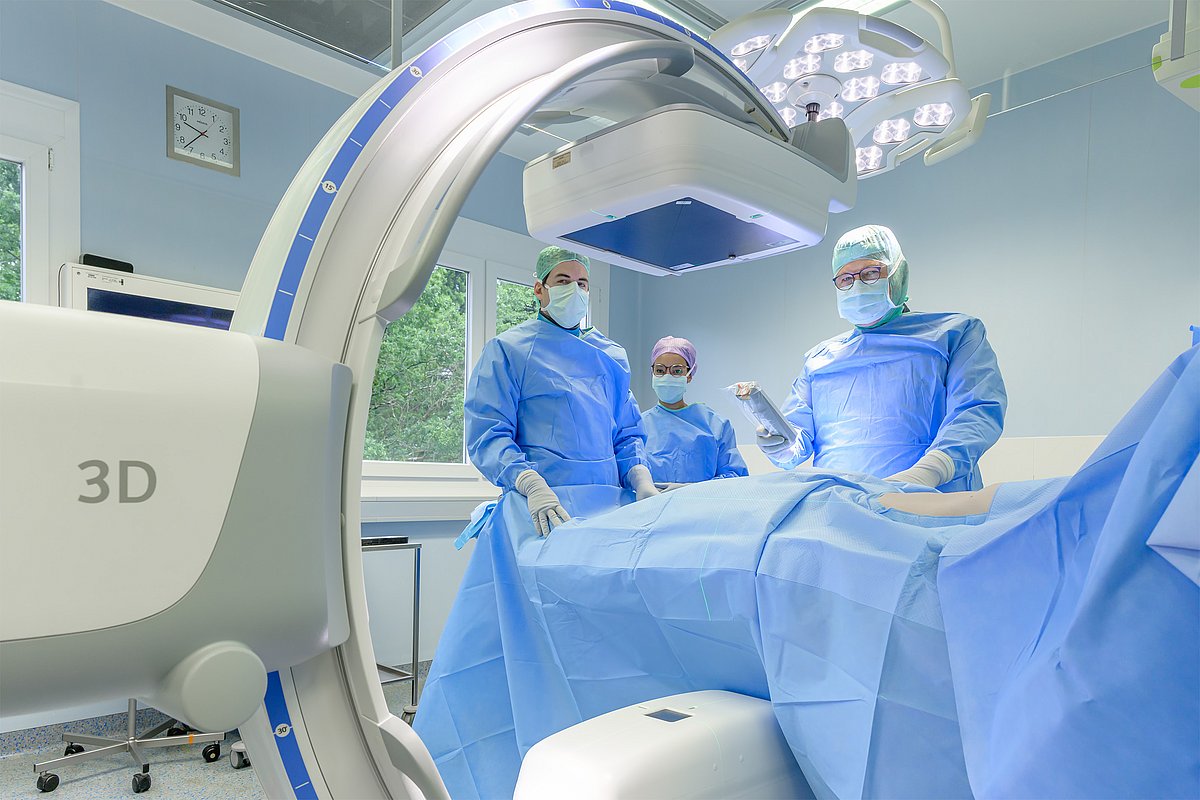Uniklinikum Erlangen hat weltweit ersten mobilen C-Bogen CIARTIC Move ...